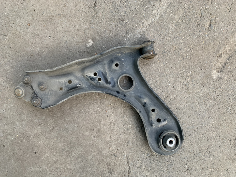 6RU407151 РЫЧАГ ПОДВЕСКИ VAG | Запчасти на DRIVE2