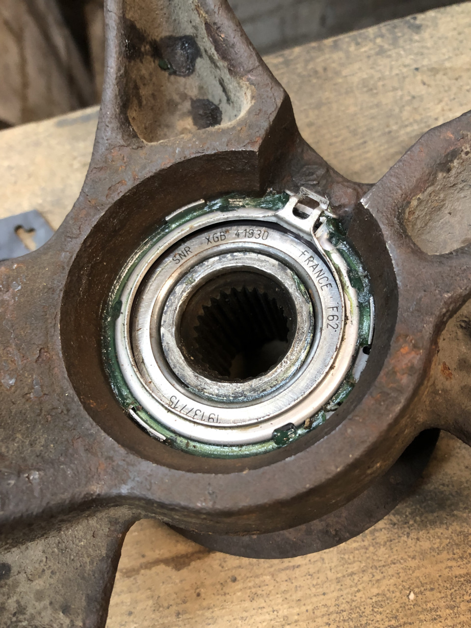 Первый ремонт. Замена передних амортизаторов, переднего правого ...