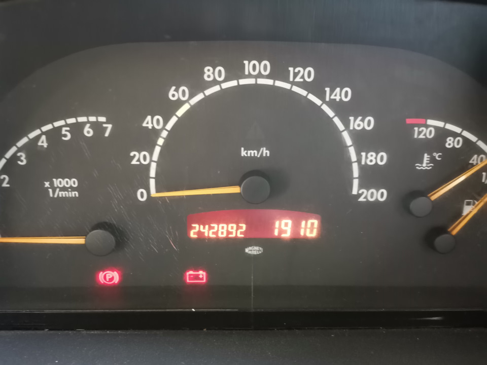 Фото спидометра — Mercedes-Benz Vito (1G), 2,2 л, 2001 года ...