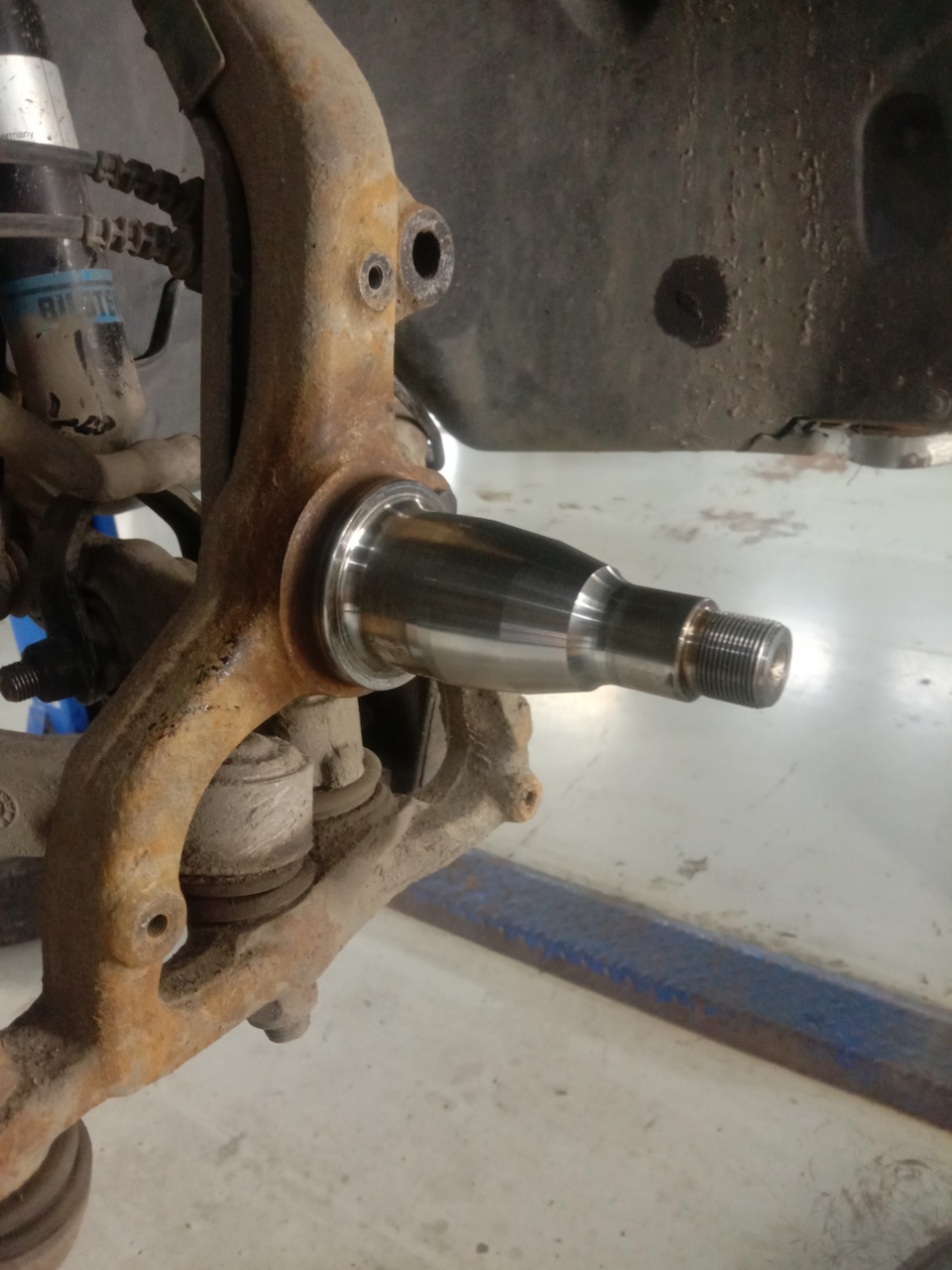 Замена тросов стояночного тормоза.Замена тормозных дисков и колодок ...