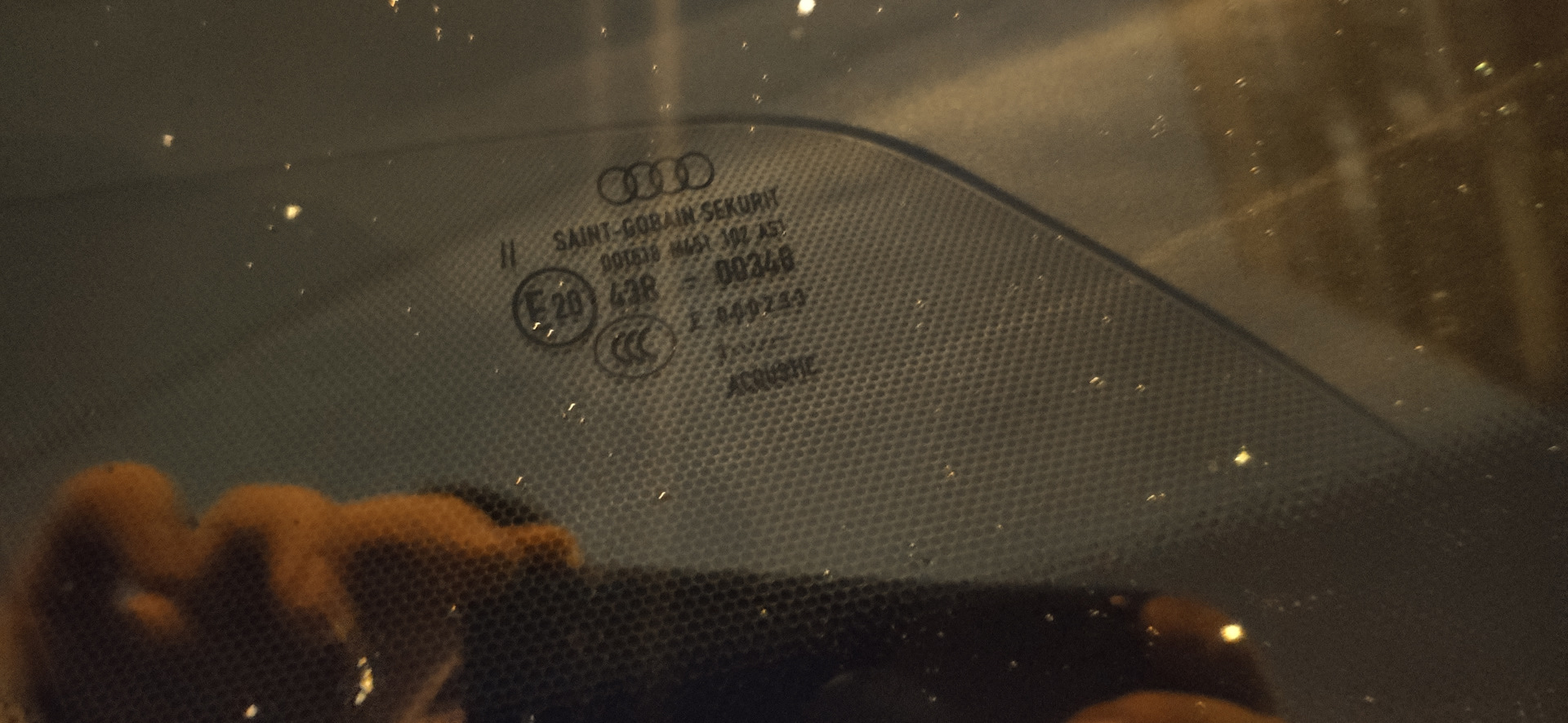 Замена лобового стекла — Audi A4 (B8), 2 л, 2014 года | визит на сервис ...