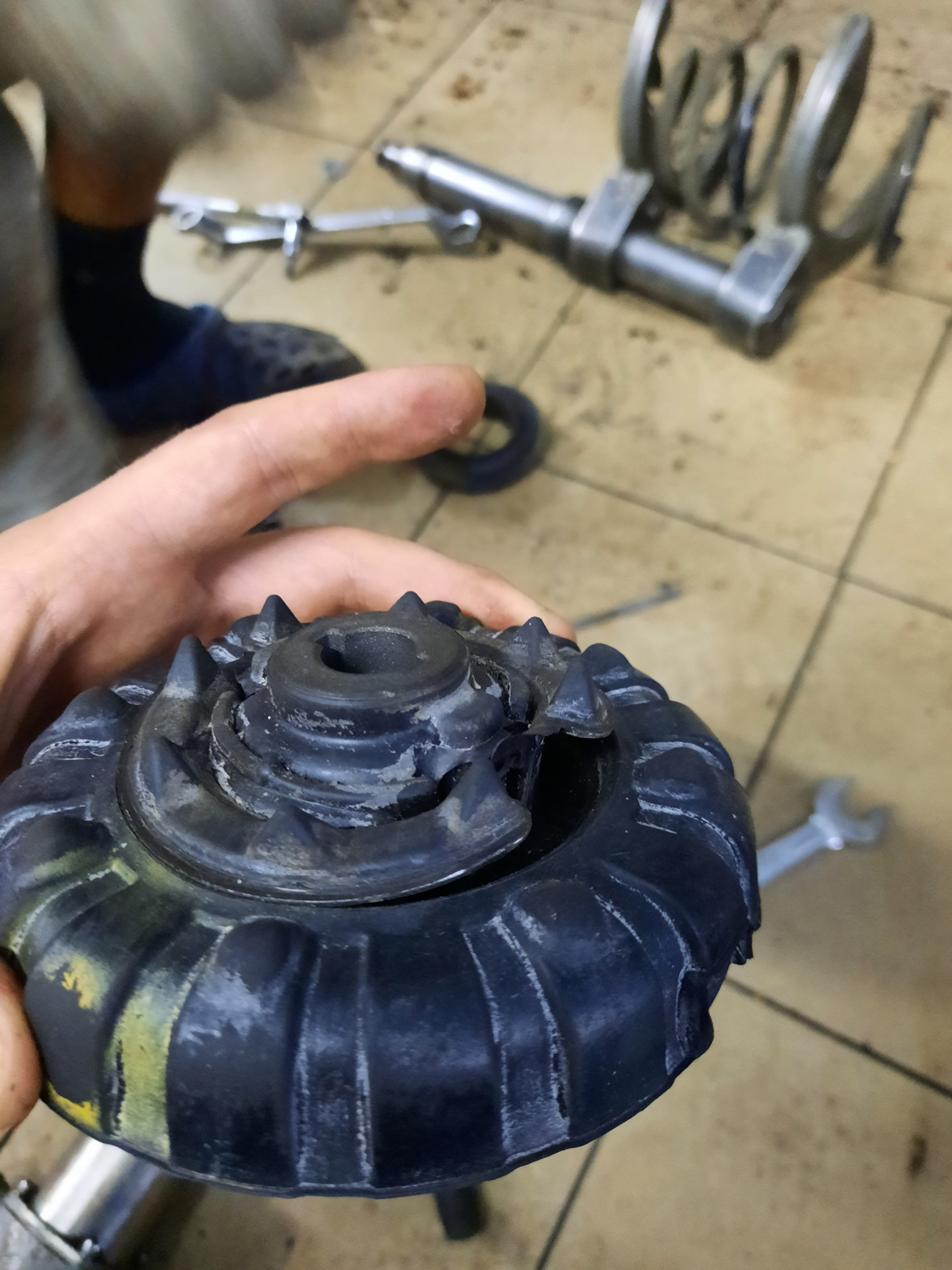 !опа. Рестайловые опоры стоек и Monroe OE Spectrum на мою Insignia ...