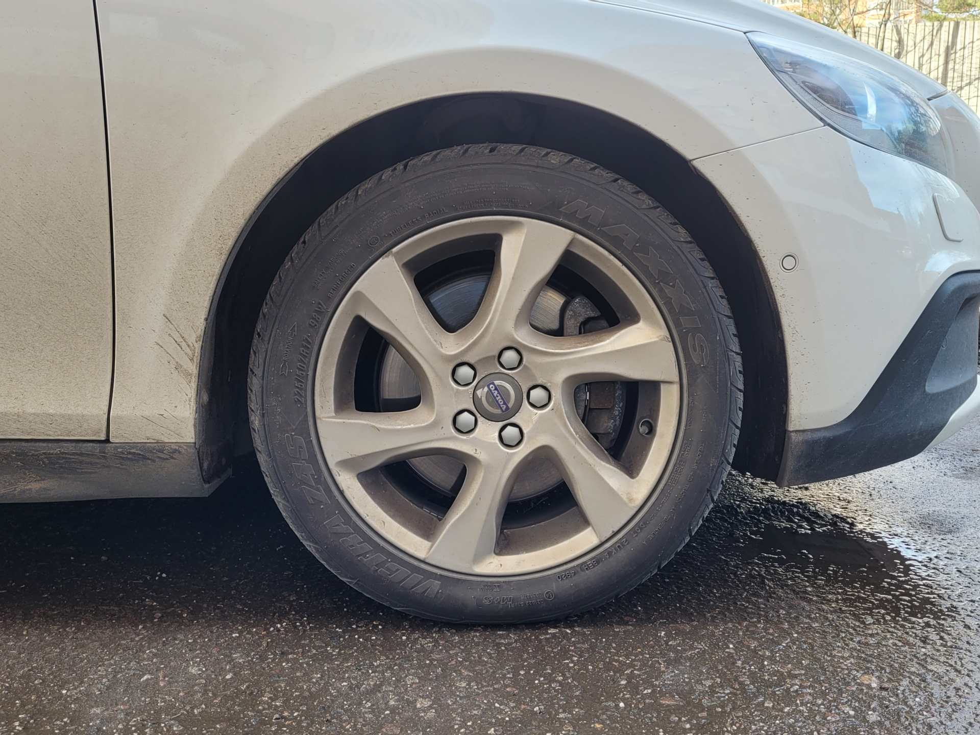 Замена гаек и колпачков на Volvo V40 Cross Country #SwedShaker — Volvo ...