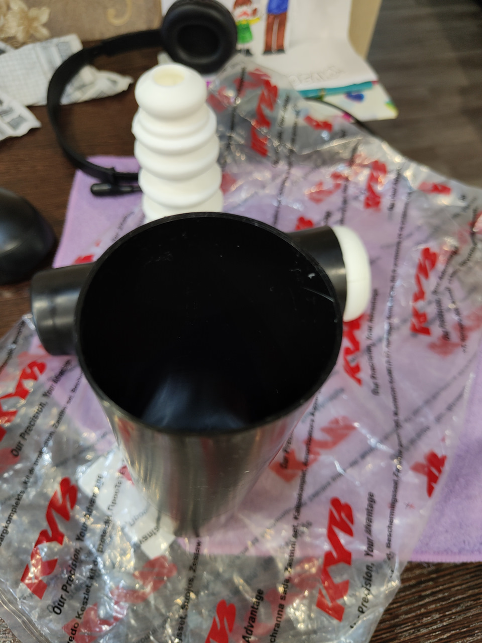 Верхние опоры задних амортизаторов нового образца, новые отбойники и ...