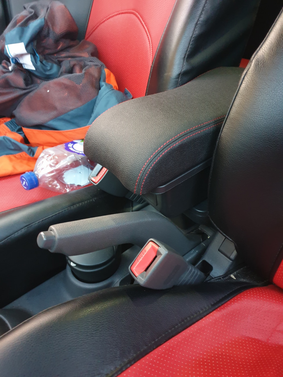 Подлокотник — KIA Rio (2G), 1,4 л, 2011 года | аксессуары | DRIVE2