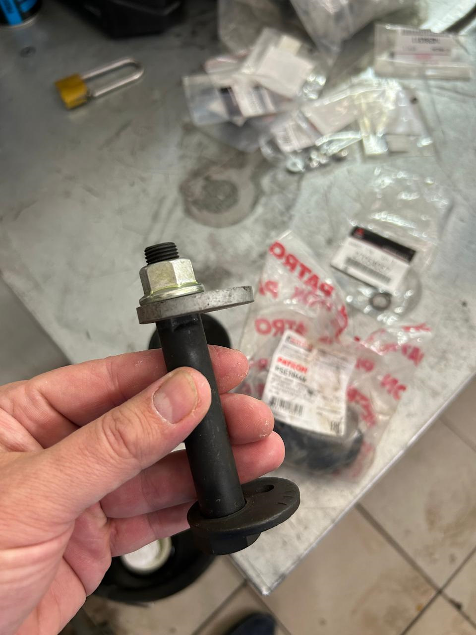 Регулировка клапанов, замена масла АКПП, болты сход-развала ...