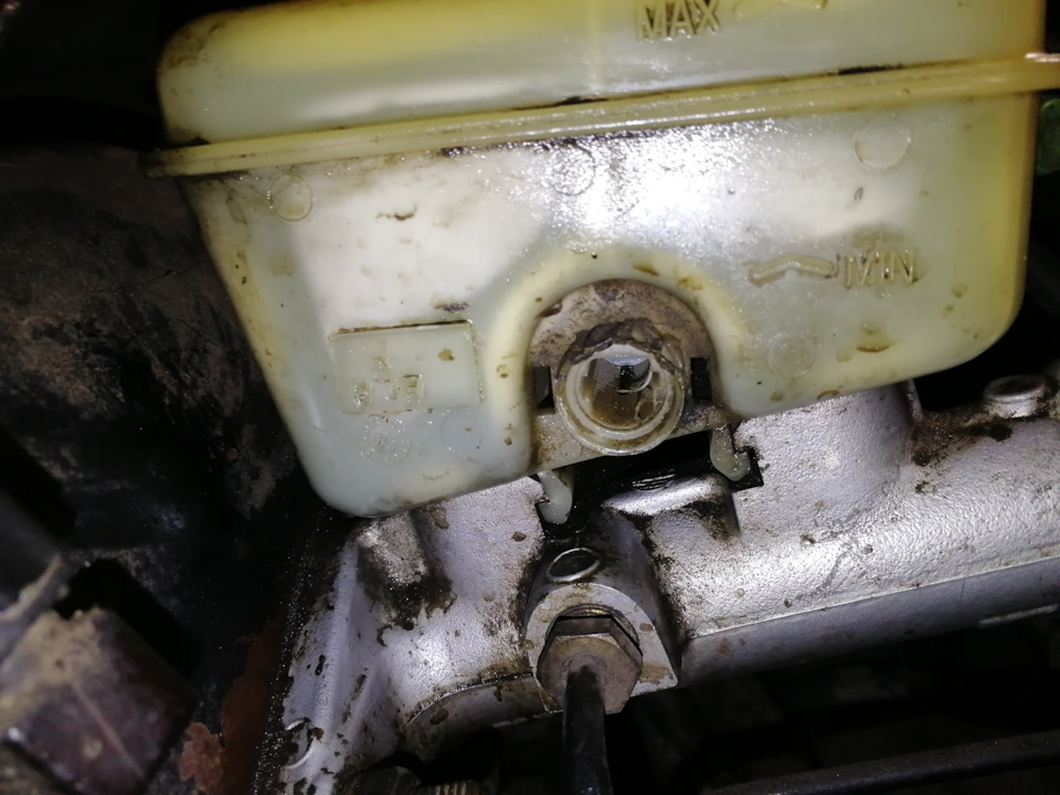Датчик уровня тормозной жидкости(ремонт) — Mazda Tribute I, 2 л, 2002 ...