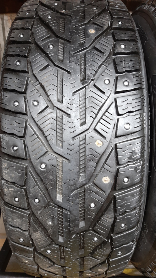 Шины зимние шипованные Tigar 225/60 R17. Б/у | 16 000 ₽ в городе ...