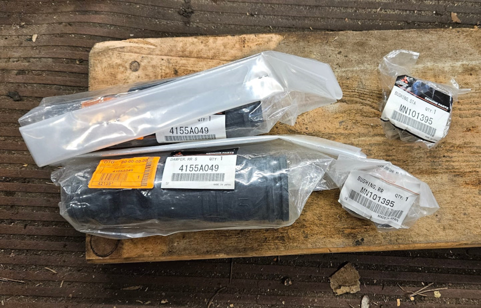 4155A049 Пыльник заднего амортизатора MMC AIRTREK 01-05/ASX 10-/LANCER ...