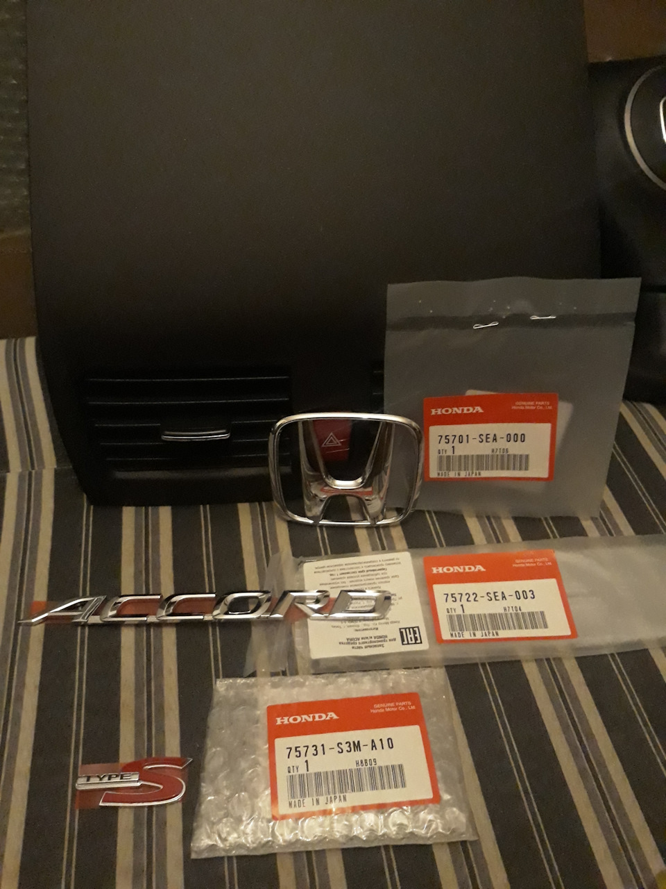 75701SEA000 Эмблема задняя Honda | Запчасти на DRIVE2