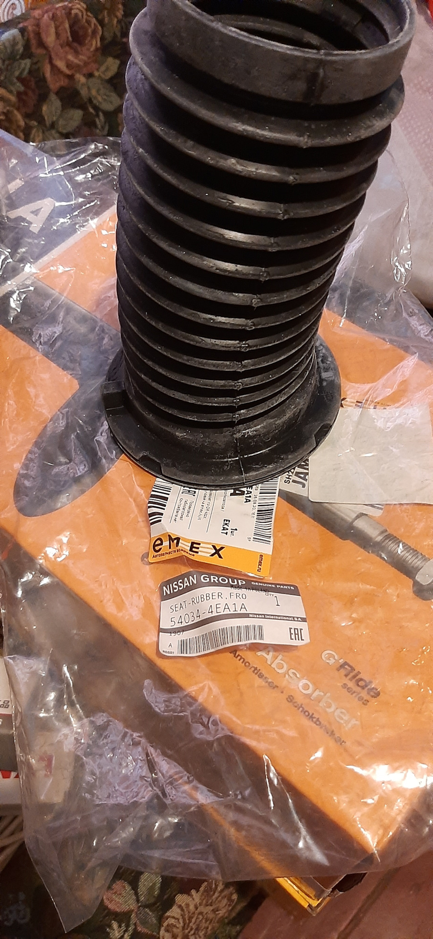 Передние амортизаторы на английскую сборку. — Nissan Qashqai (2G), 2 л ...