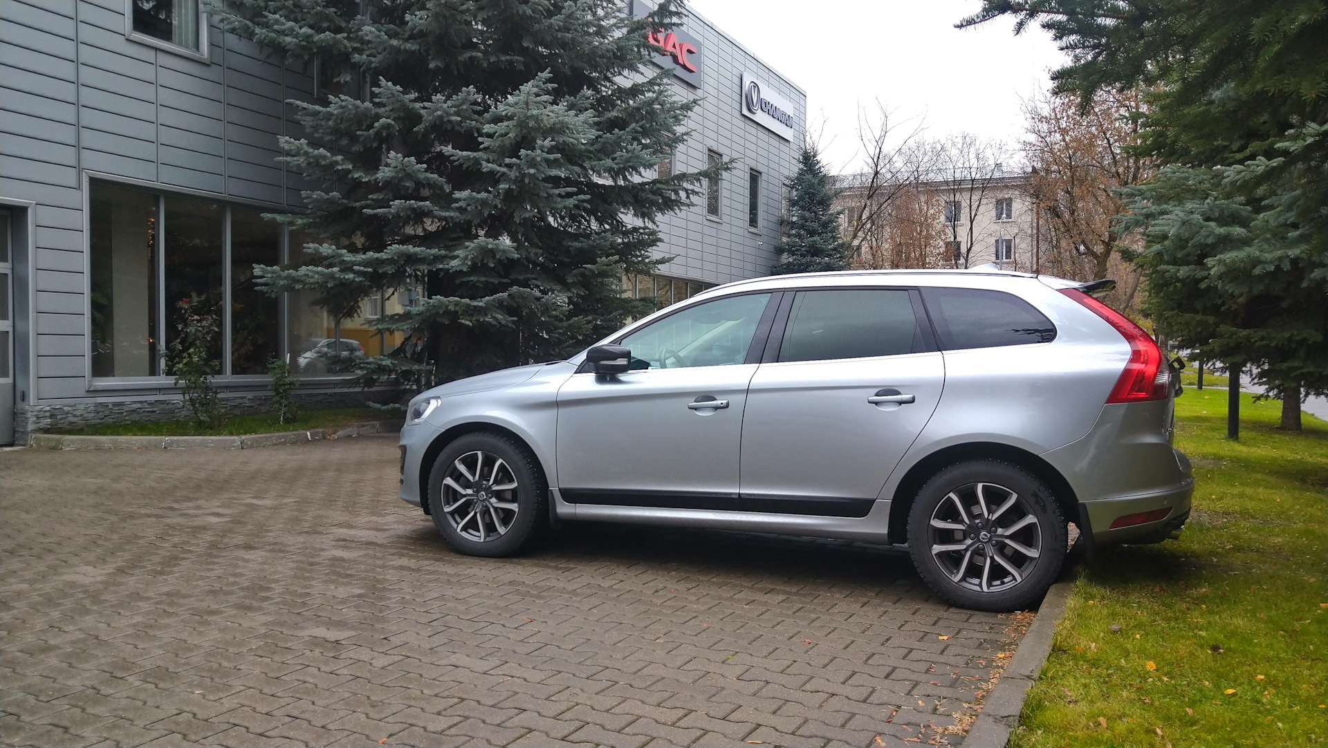Тормозные диски и колодки. — Volvo XC60 (1G), 2,4 л, 2017 года | визит на сервис | DRIVE2