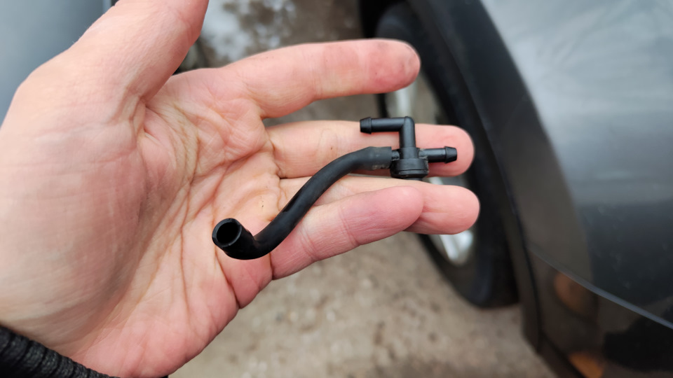 57. Замена клапана омывателя лобового стекла. — Nissan Qashqai (1G), 2 ...