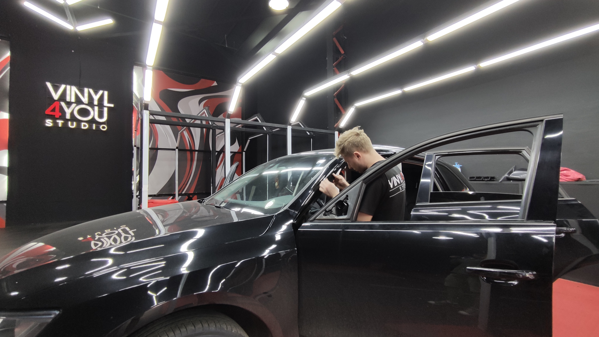 Антихром молдингов на Audi Q5 пленкой KPMF — VINYL4YOU на DRIVE2