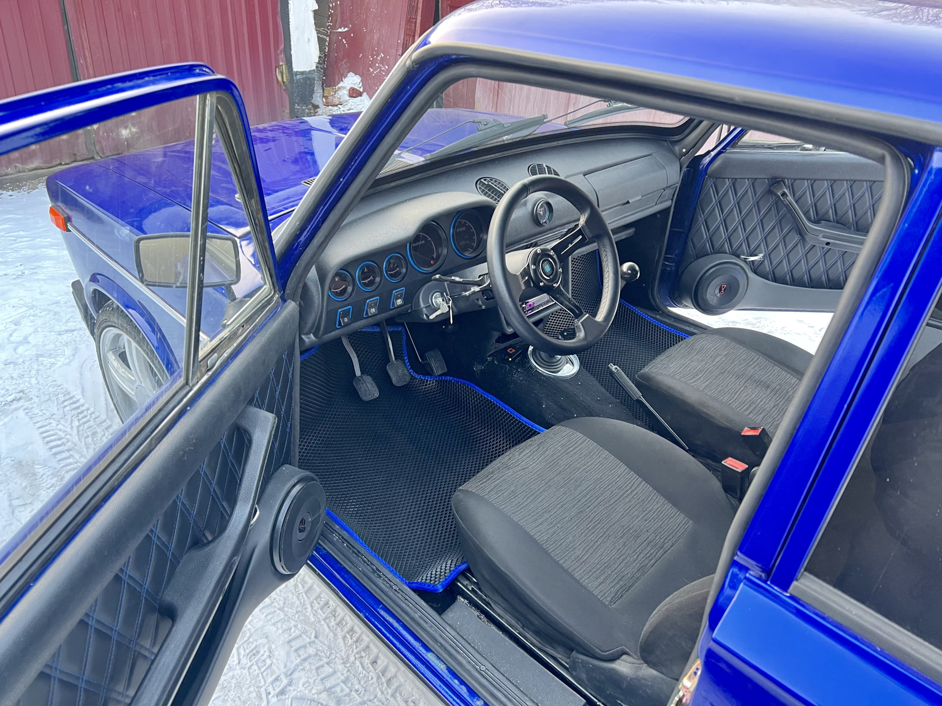 Салон моей 2106💙 — Lada 2106, 1,7 л, 1976 года | тюнинг | DRIVE2