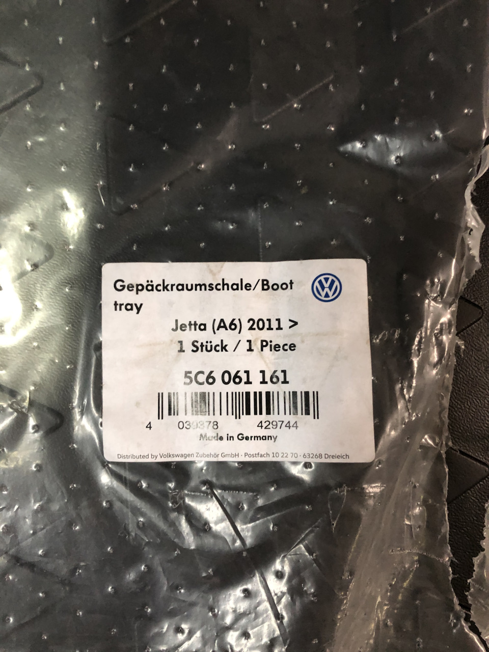 5C6061161 Коврик в багажный отсек VAG | Запчасти на DRIVE2