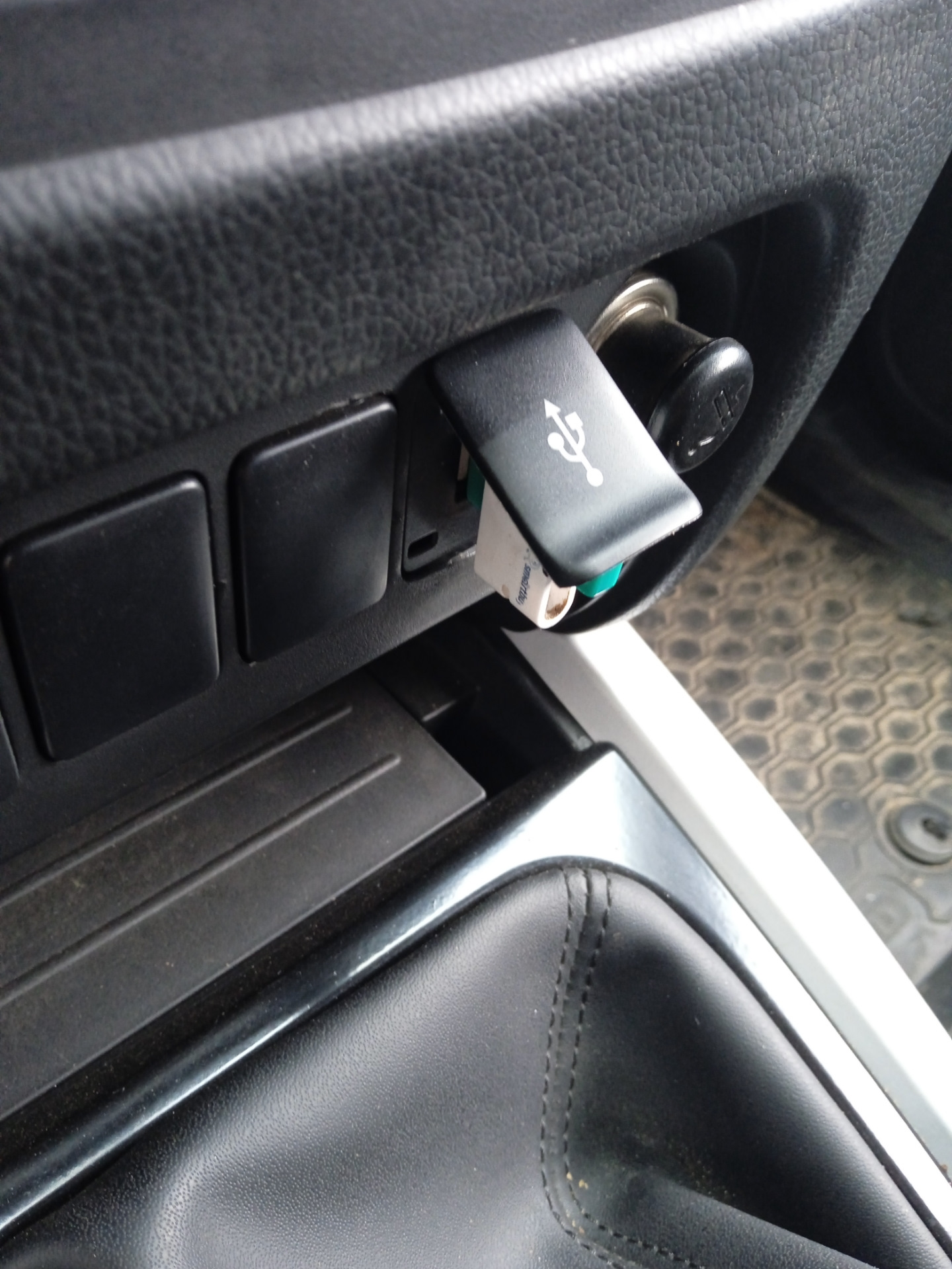 Штатный USB — Mitsubishi Pajero Sport (3G), 2,4 л, 2019 года ...