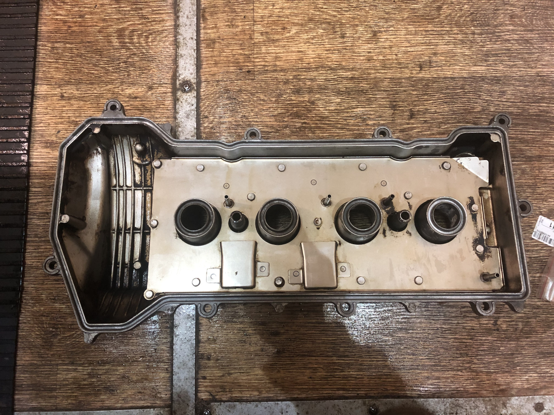 Замена прокладок клапанной крышки и натяжителя цепи — Toyota Avensis II ...