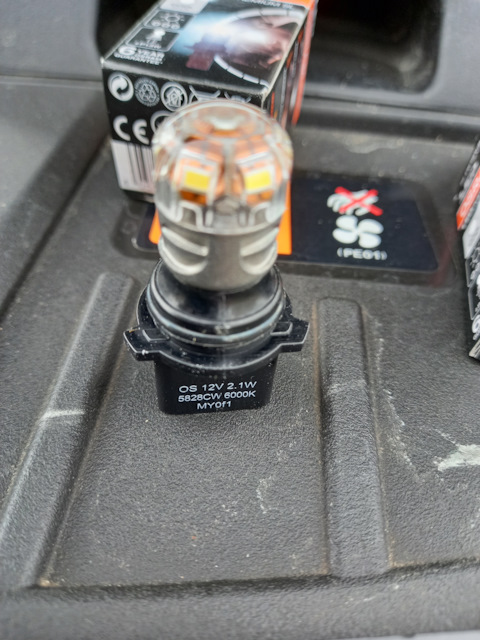 5828CW Лампа 3W 12V PG18.5D-1 10X1 2B premium P13W / холодный белый ...