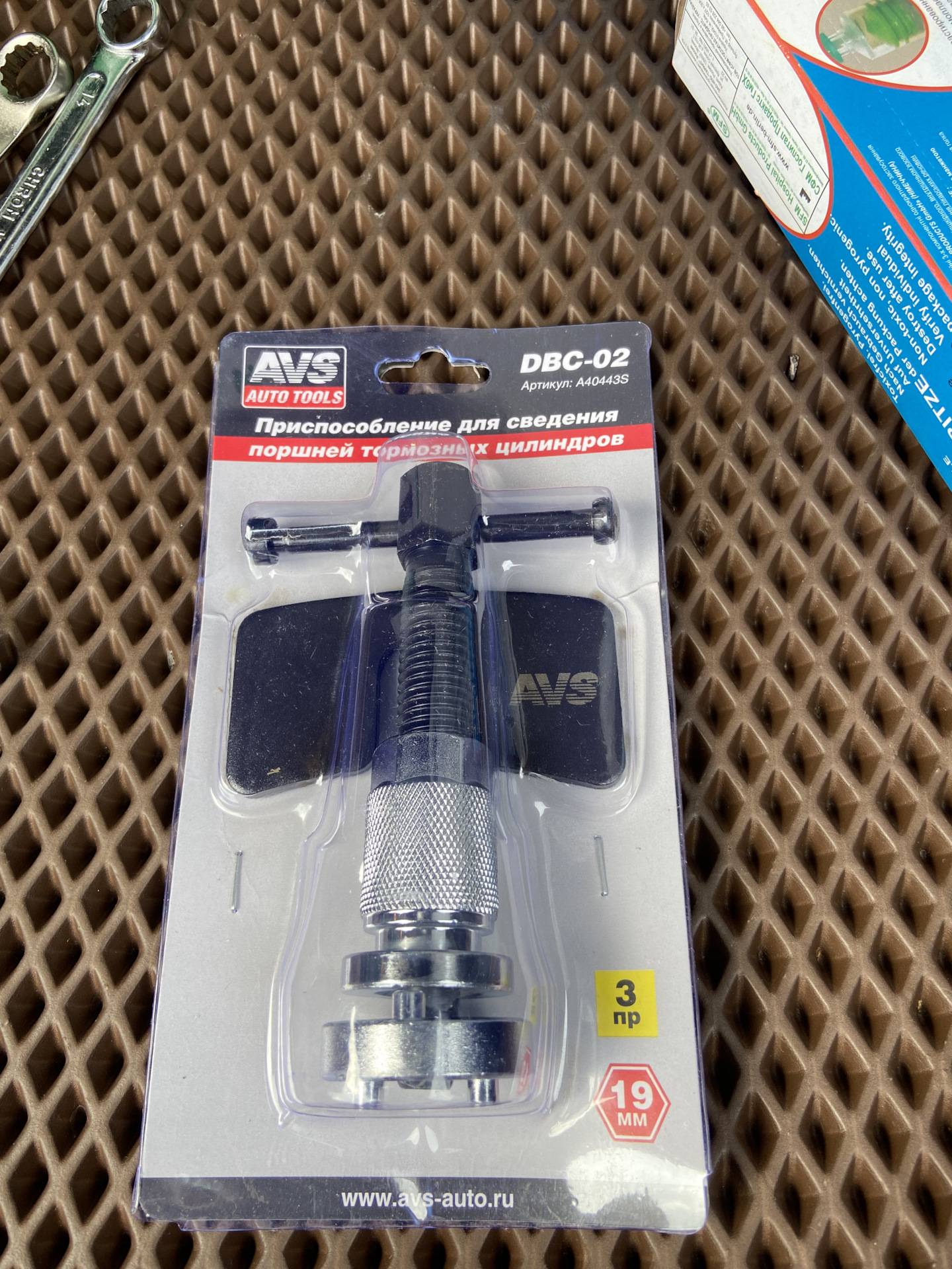 Направляющие суппортов — KIA Rio (3G), 1,6 л, 2016 года | другое | DRIVE2