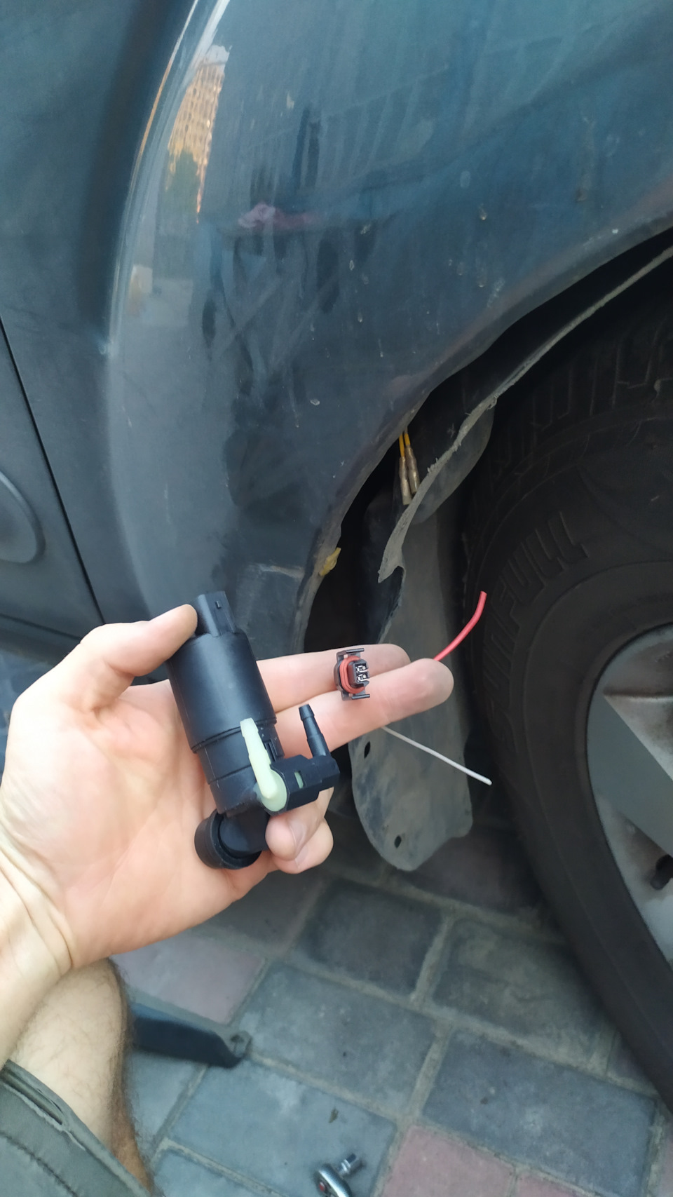 Насос омывателя лобового и заднего стекол — Nissan Pathfinder (3G), 4 л ...