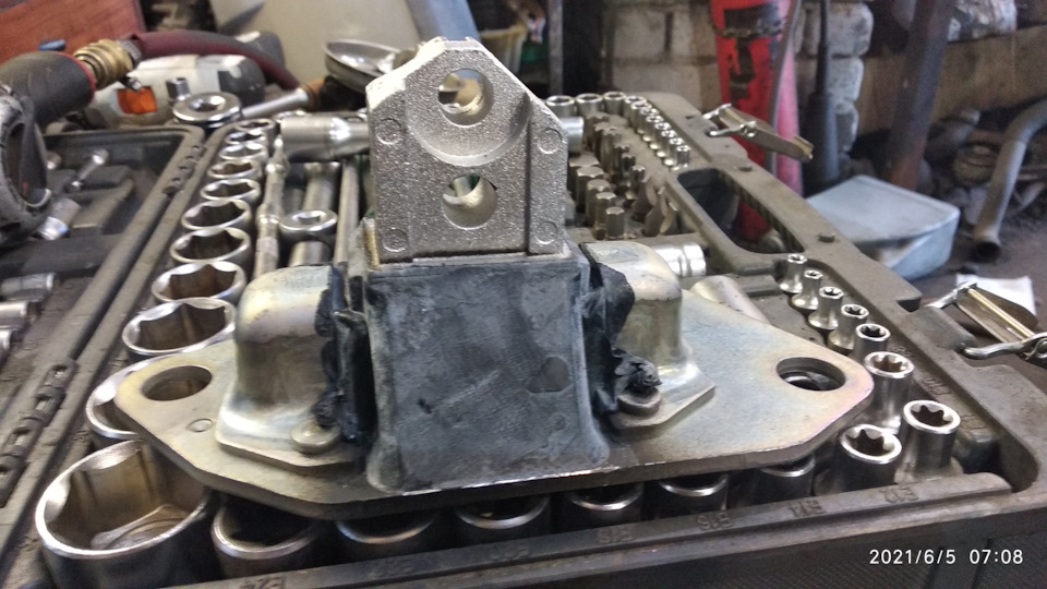 Мойка радиаторов, замена радиатора кондиционера и правой опоры ...