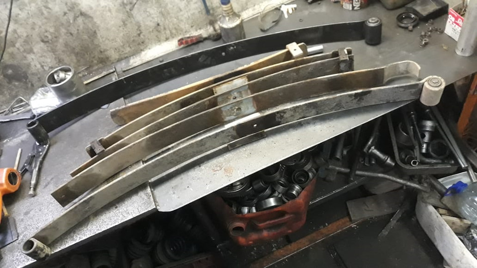 Замена коренных листов рессор, амортизаторов и пыльник шруса ...