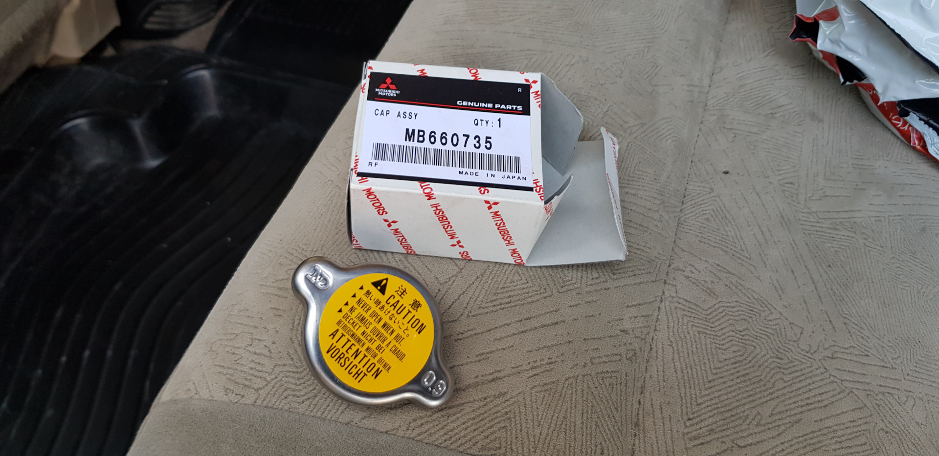 Замена крышки радиатора на оригинал Mitsubishi Montero 3. — Mitsubishi ...