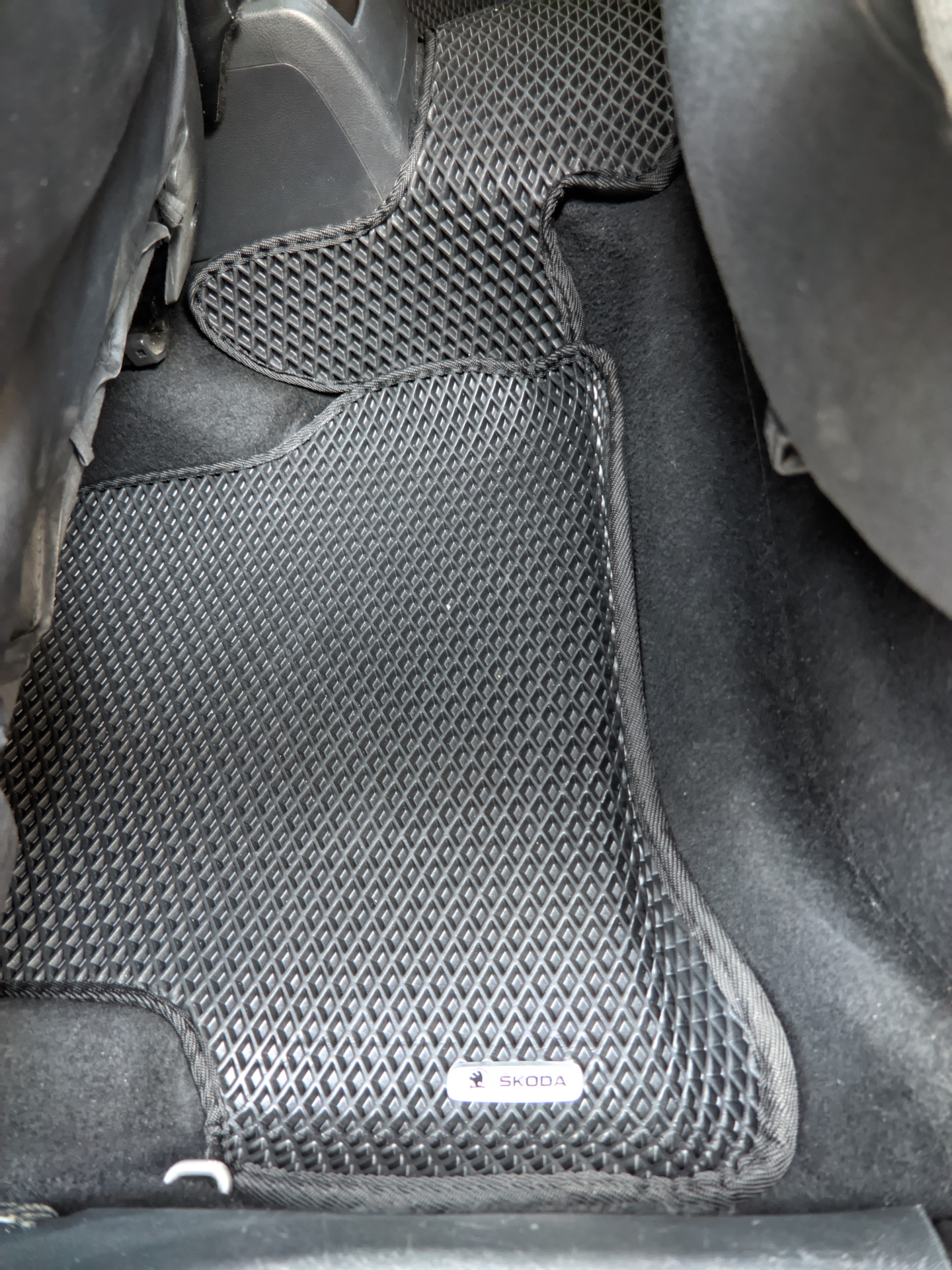 ЭВО коврики — Skoda Yeti, 1,2 л, 2014 года | аксессуары | DRIVE2