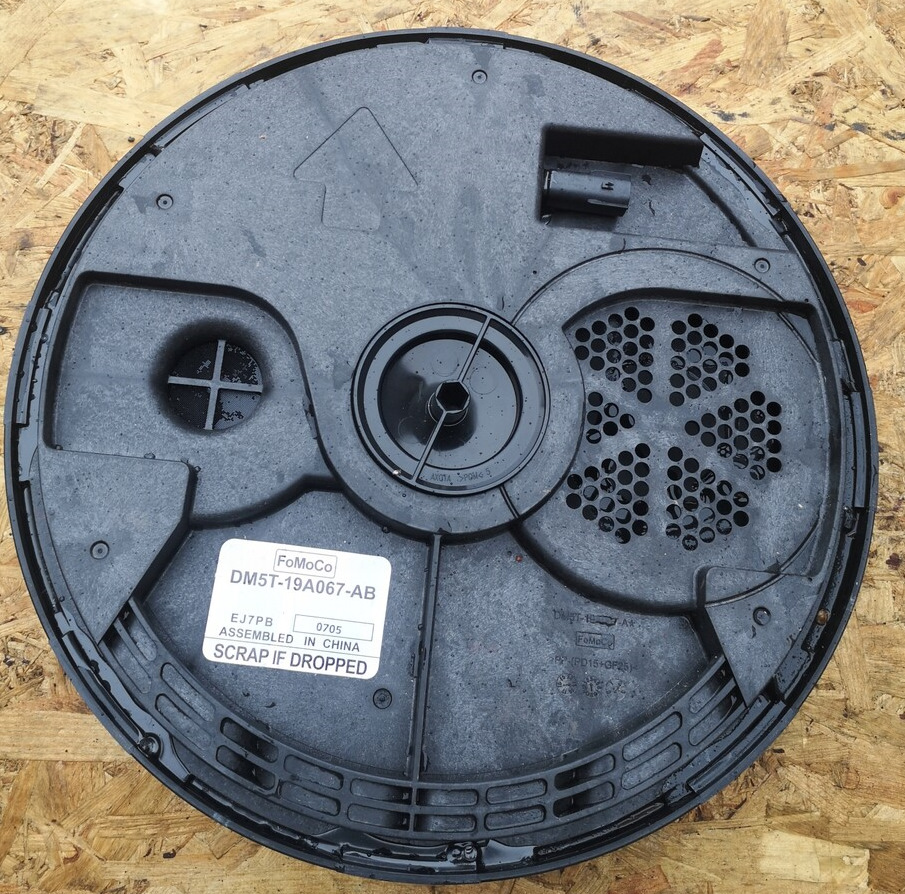 Поиск сабвуфера — Ford Focus Wagon III, 1,5 л, 2017 года | другое | DRIVE2