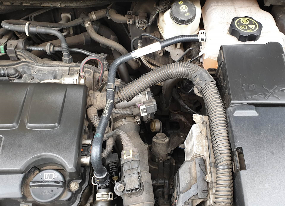 Патрубок отвода газов — Opel Astra J GTC, 1,4 л, 2012 года | поломка ...