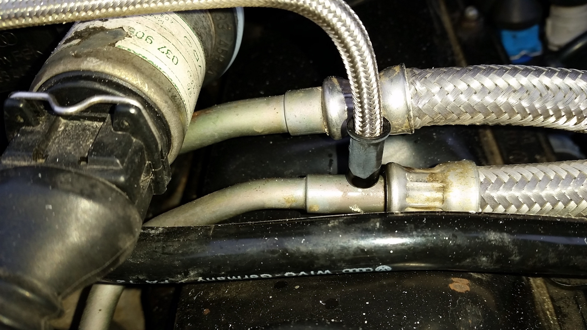 Топливный шланг подачи — Audi 80 B4 2 л 1993 года поломка Drive2