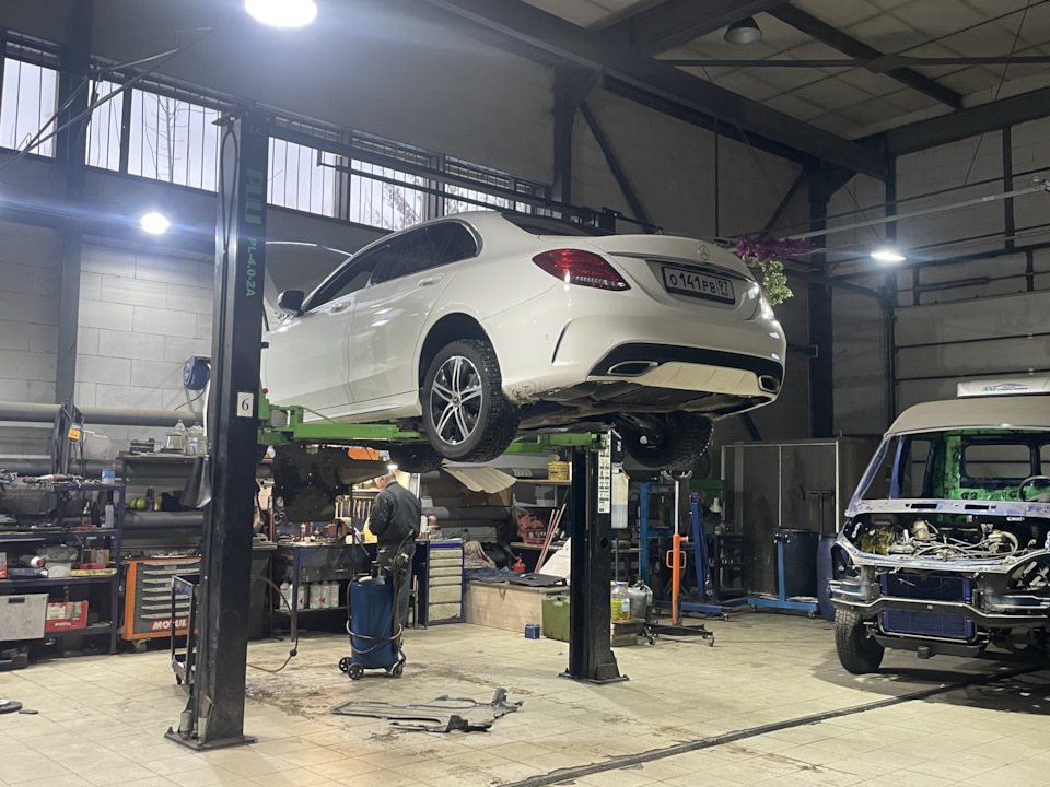 Замена масла в двигателе+ сальник кпп — Mercedes-Benz C-Class (W205), 1,6 л, 2017 года | визит ...