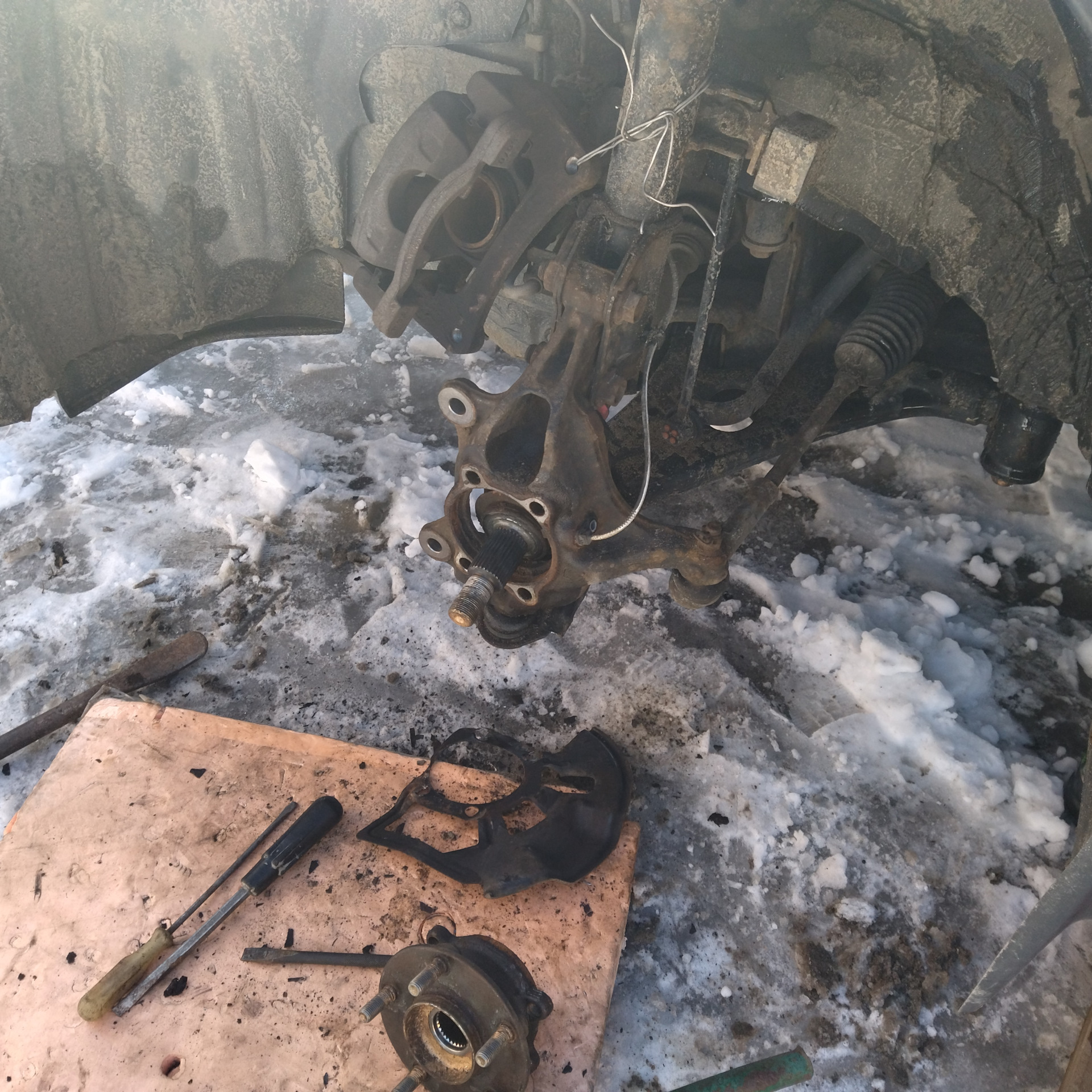 Замена передней ступицы СХ-5 — Mazda CX-5 (1G), 2 л, 2013 года | своими ...