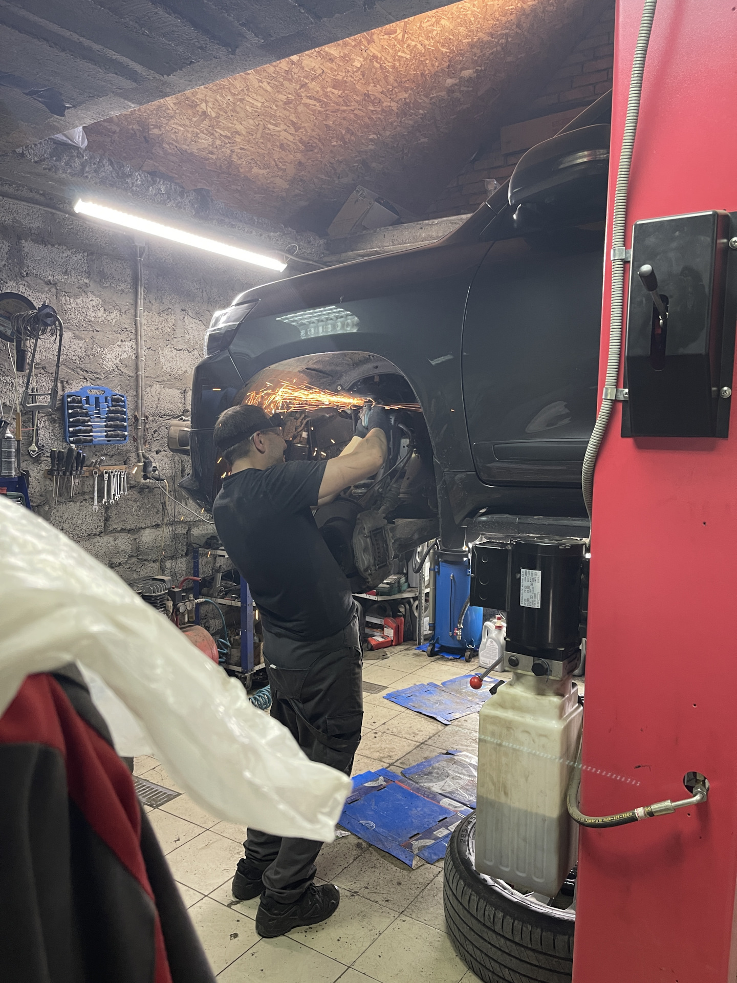 Очередное ТО. Замена рулевых наконечников и шаровой опоры верхних ...