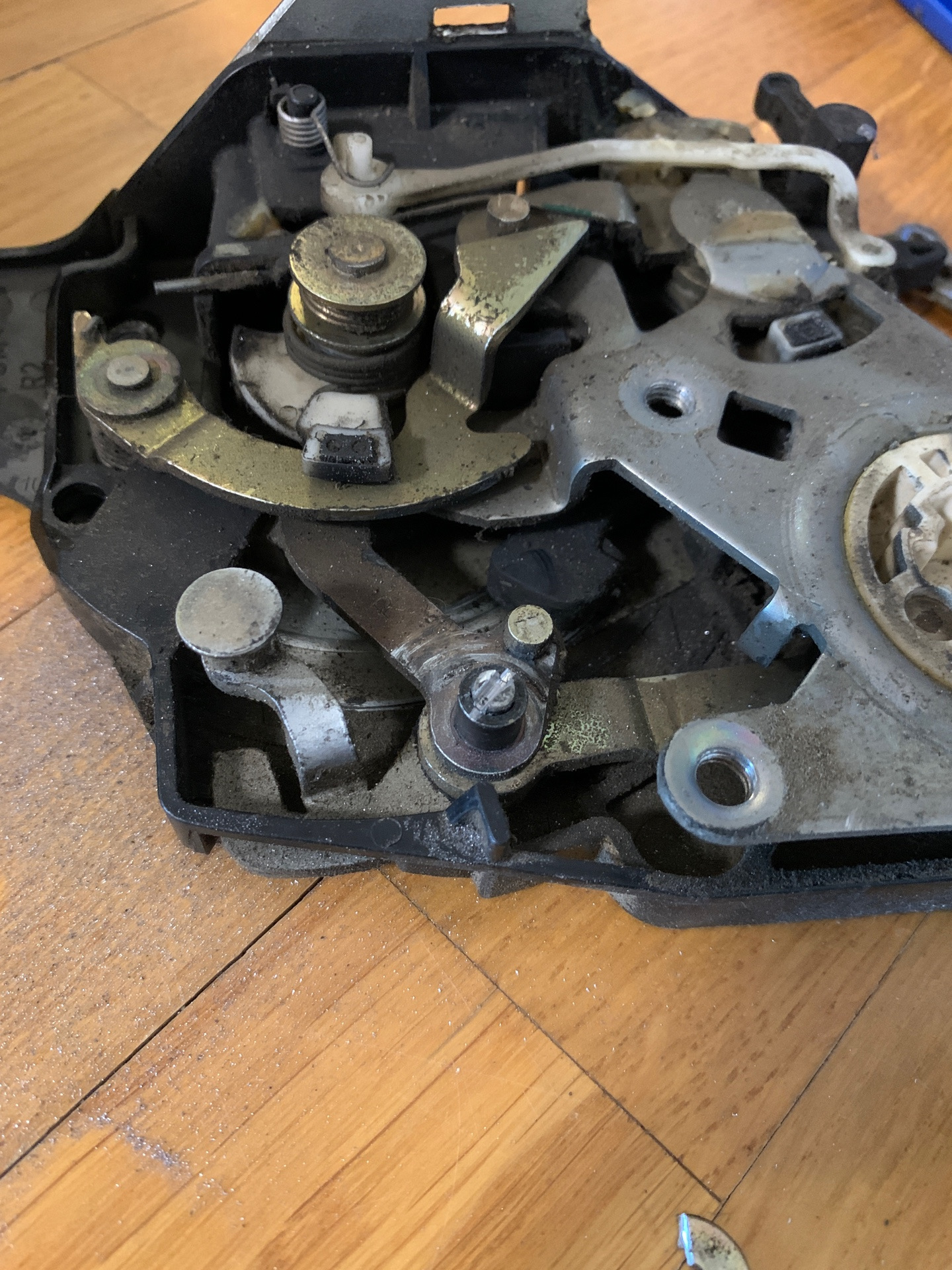 Ремонт доводчика двери 51227202138 — BMW 7 series (E65/E66), 3 л, 2008 ...