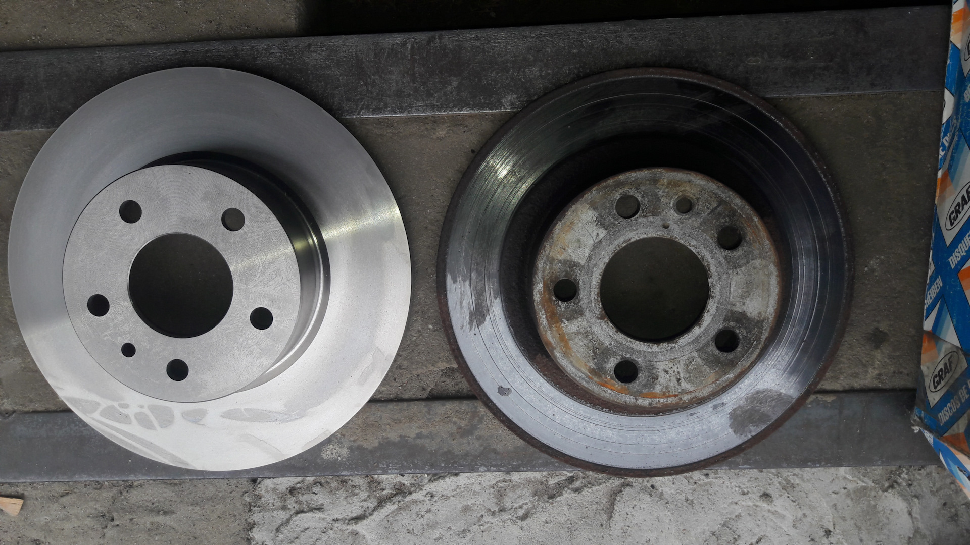 Замена задних тормозных дисков . — Alfa Romeo 164, 3 л, 1991 года | своими руками | DRIVE2