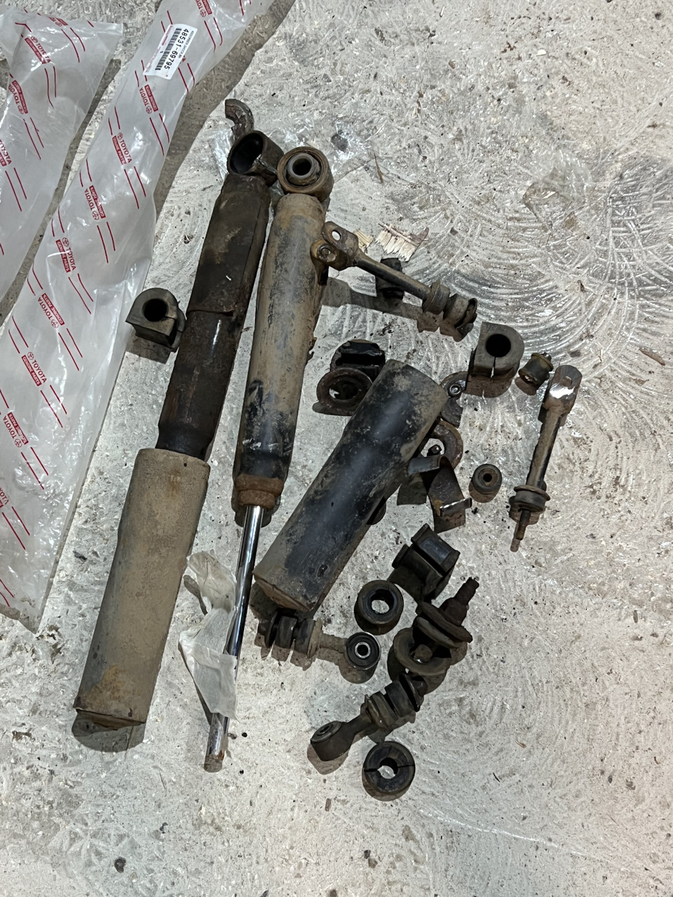 4853169795 АМОРТИЗАТОР TOYOTA LAND CRUISER (J100, J101), LEXUS LX470 ...