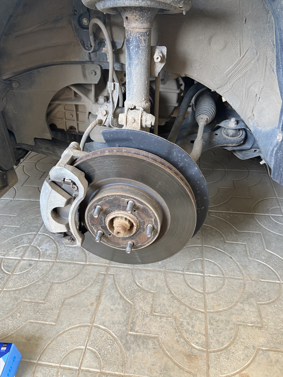 Замена колодок — Toyota Camry (XV50), 2,5 л, 2015 года | другое | DRIVE2