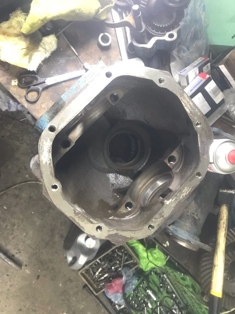 Замена подшипника хвостовика переднего моста — Mitsubishi Pajero (2G ...