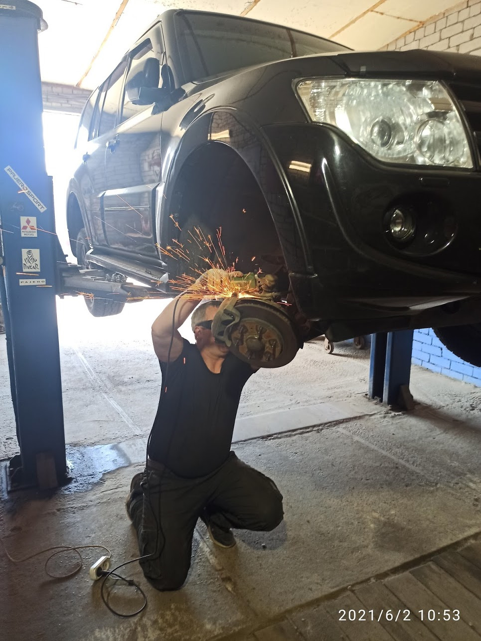 Замена верхних шаровых опор. — Mitsubishi Pajero (4G), 3 л, 2021 года ...