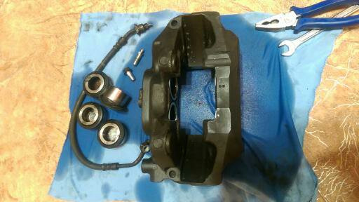 Замена передних тормозов 4POT — Toyota Crown (S200), 3 л, 2010 года ...