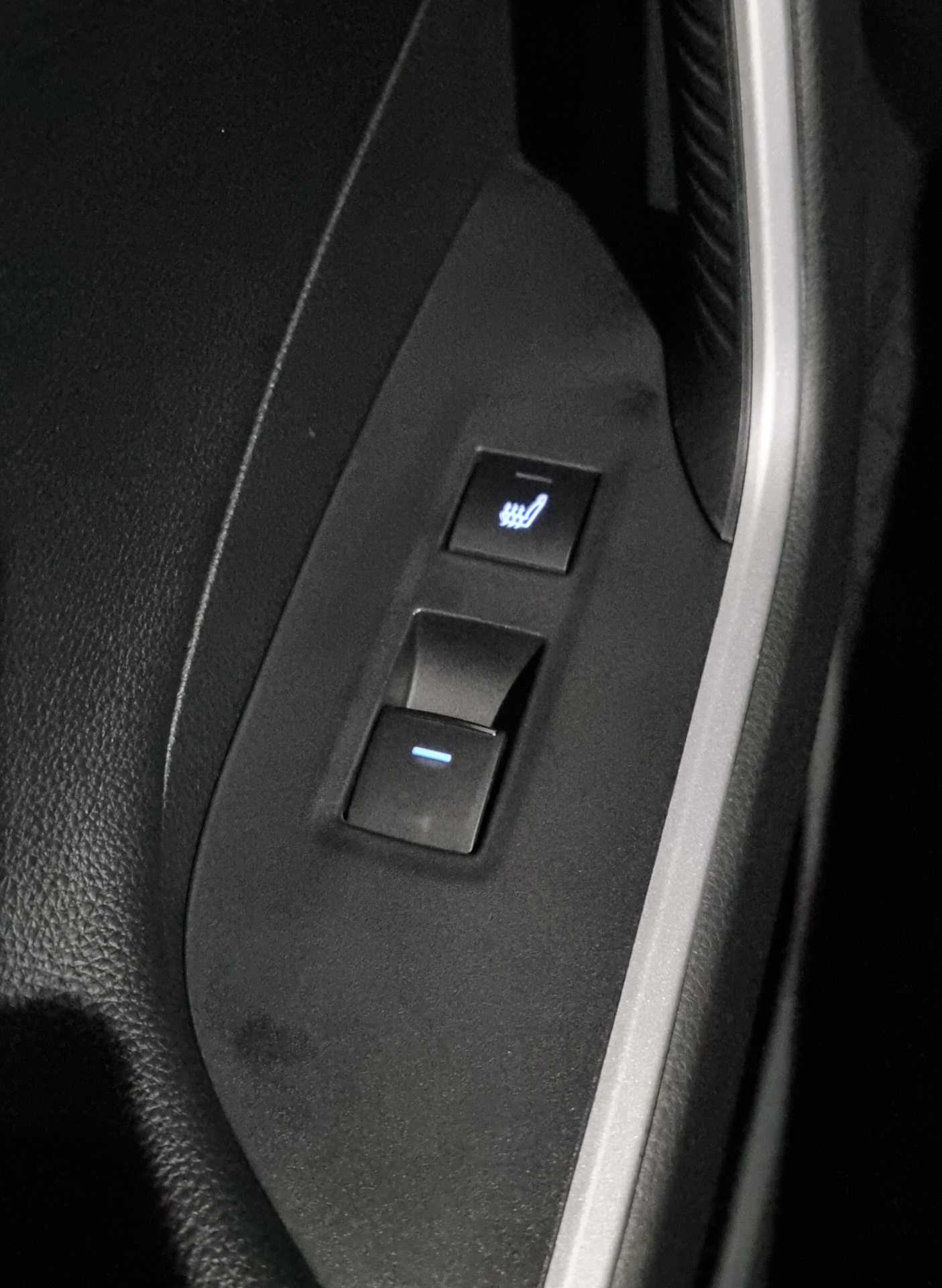 Подсветка кнопок стеклоподъемников и зеркал — Toyota RAV4 (5G), 2,5 л ...