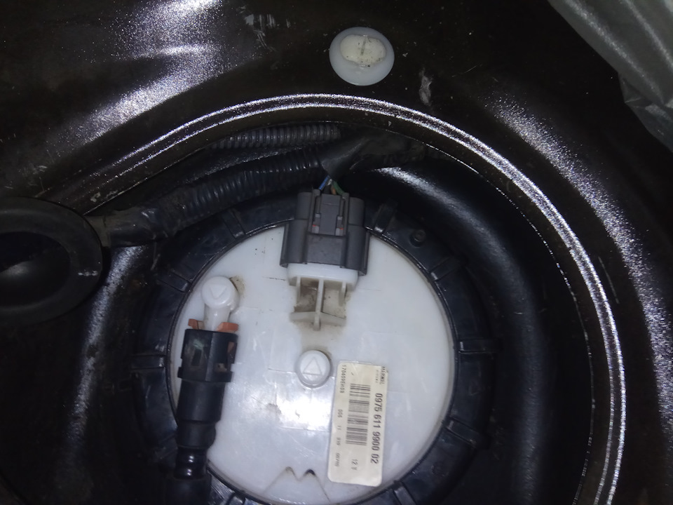 Замена топливного фильтра — Nissan Tiida (1G), 1,6 л, 2011 года ...