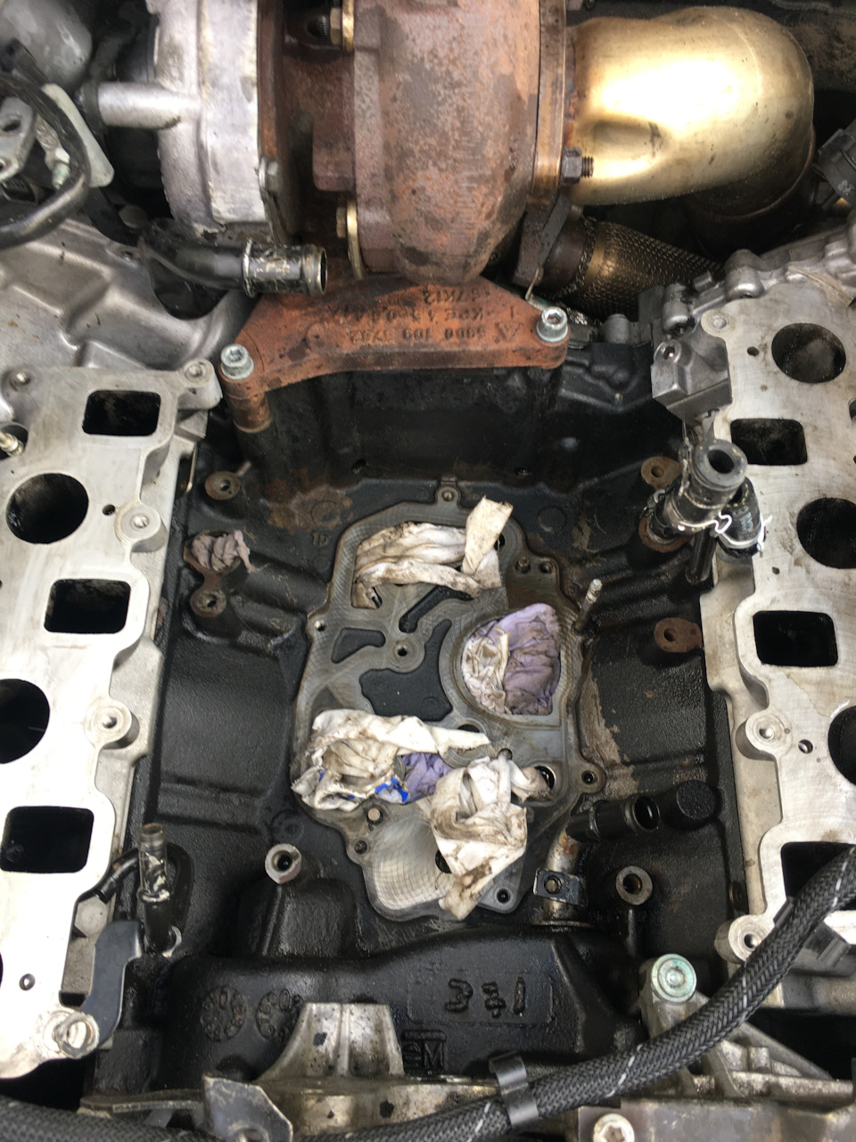 Замена всех прокладок в развале двигателя, замена крышек форсунок Ауди ...