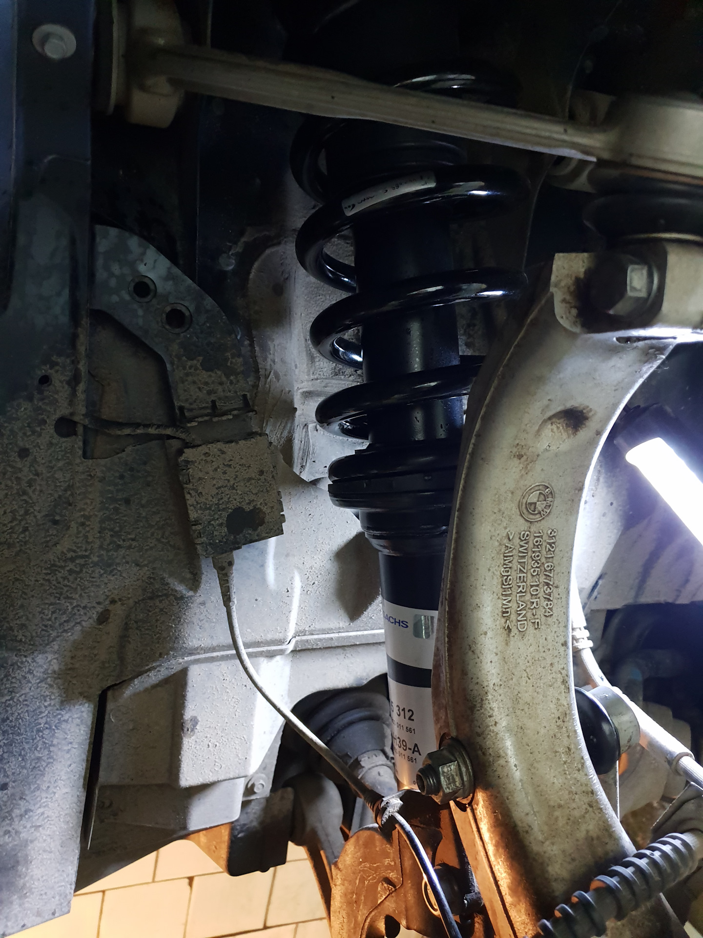 ТО: передние стойки и пружины — BMW X6 (E71/E72), 3 л, 2012 года ...