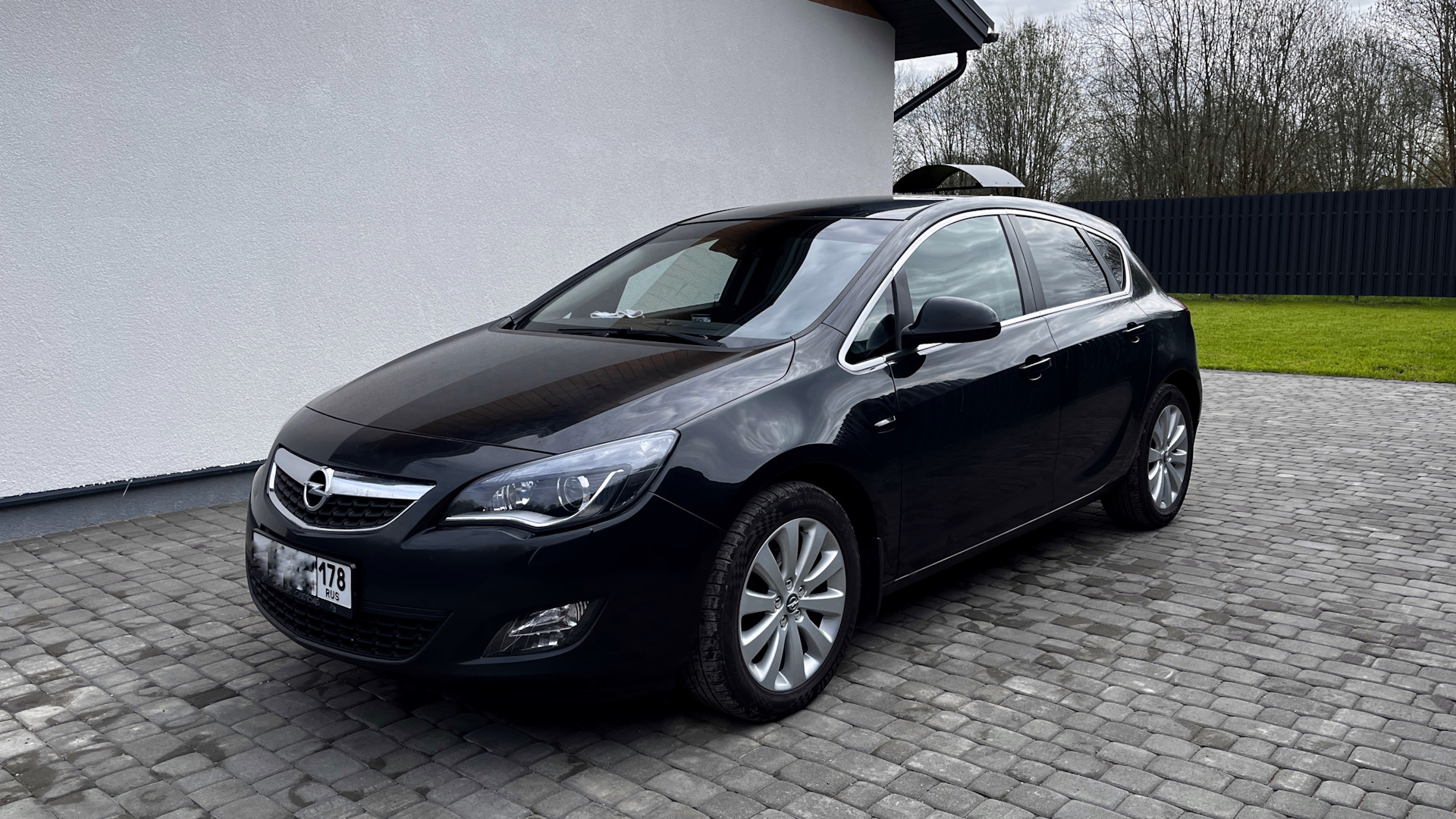 Opel Astra J 1.4 бензиновый 2011 | 1.4Т CosmoSTAR на DRIVE2