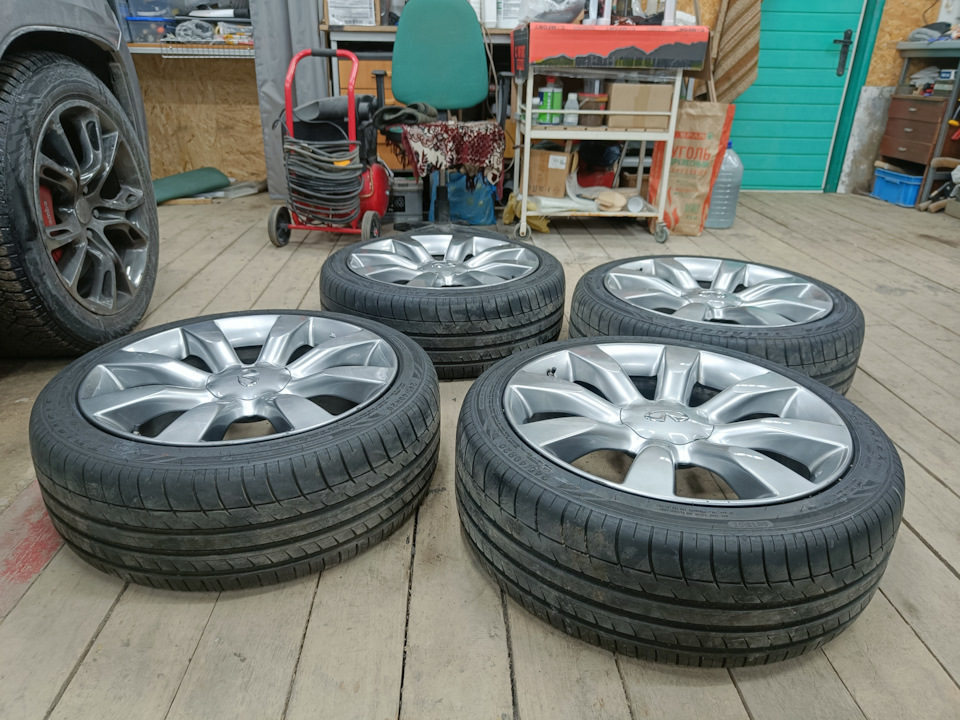 Шины летние Triangle Group 245/40 R20, литые диски Nissan 8Jx20 ET40 ...