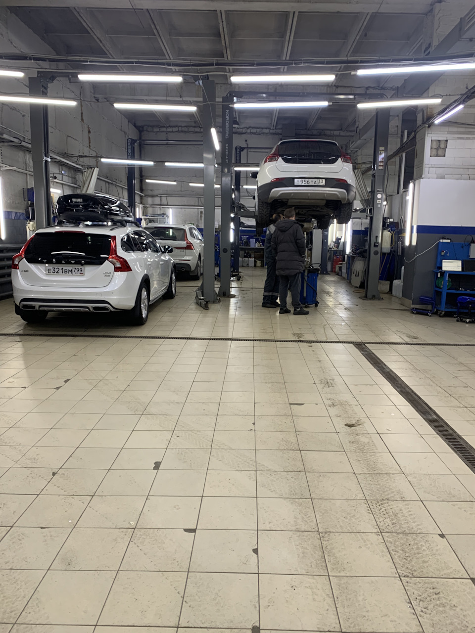 Замена масла в АКПП — Volvo V40 Cross Country, 2 л, 2016 года | визит ...