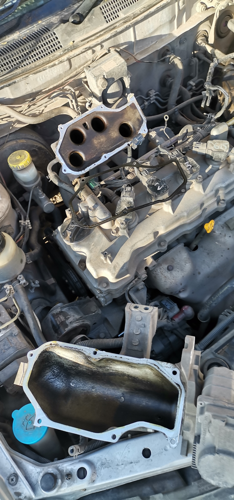 Замена прокладки впуска QG18DE — Nissan Avenir (2G), 1,8 л, 2002 года ...